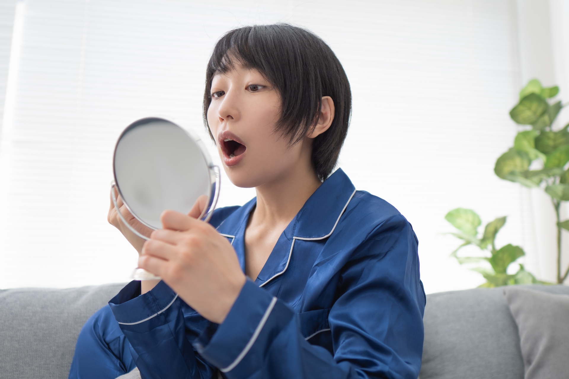 ＜喉の口内炎＞喉の奥が白い、飲み込むと痛い！喉の口内炎の予防や治し方 | ルブレン喉口臭®専門店｜いいの製薬
